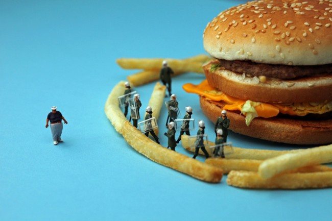 Big Appetites With Miniature Toys Photographs (Christopher Boffoli ...